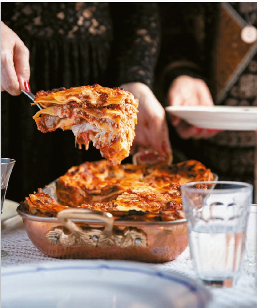 Books Kinokuniya: The Pasta Queen : A Just Gorgeous Cookbook / Munno ...